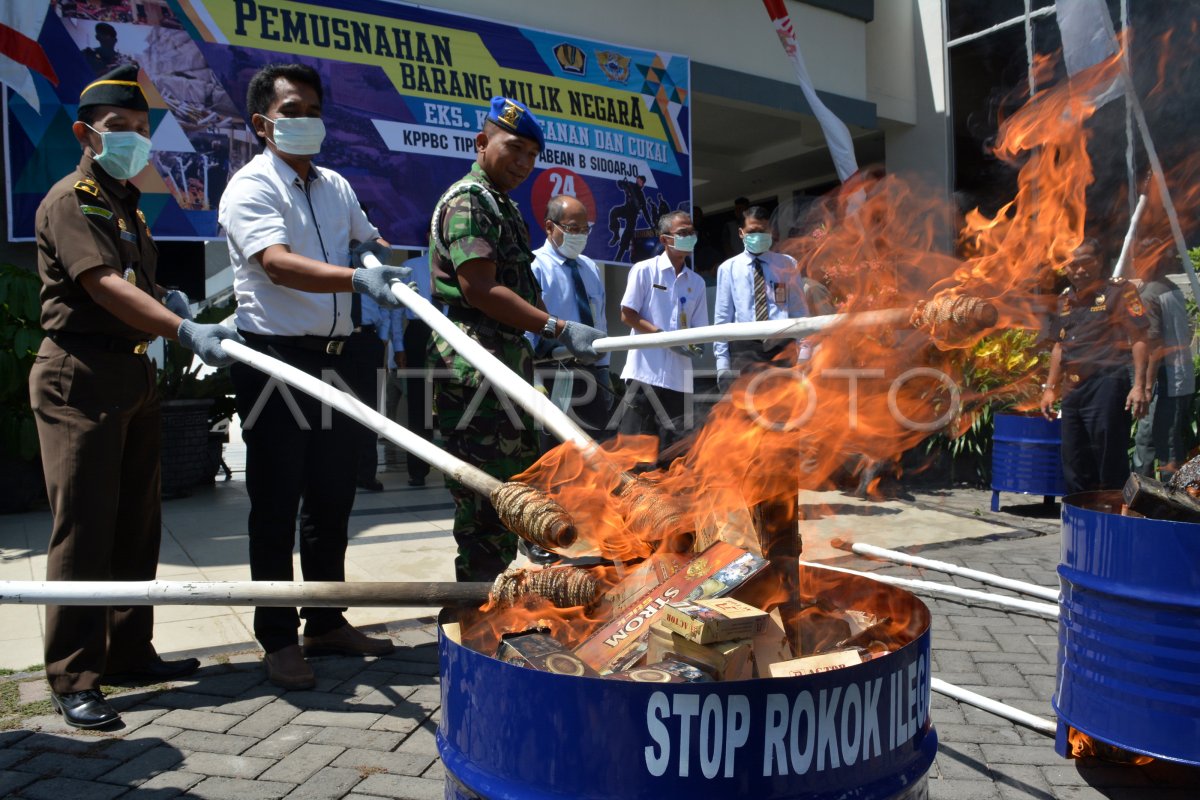 PEMUSNAHAN ROKOK ILEGAL | ANTARA Foto