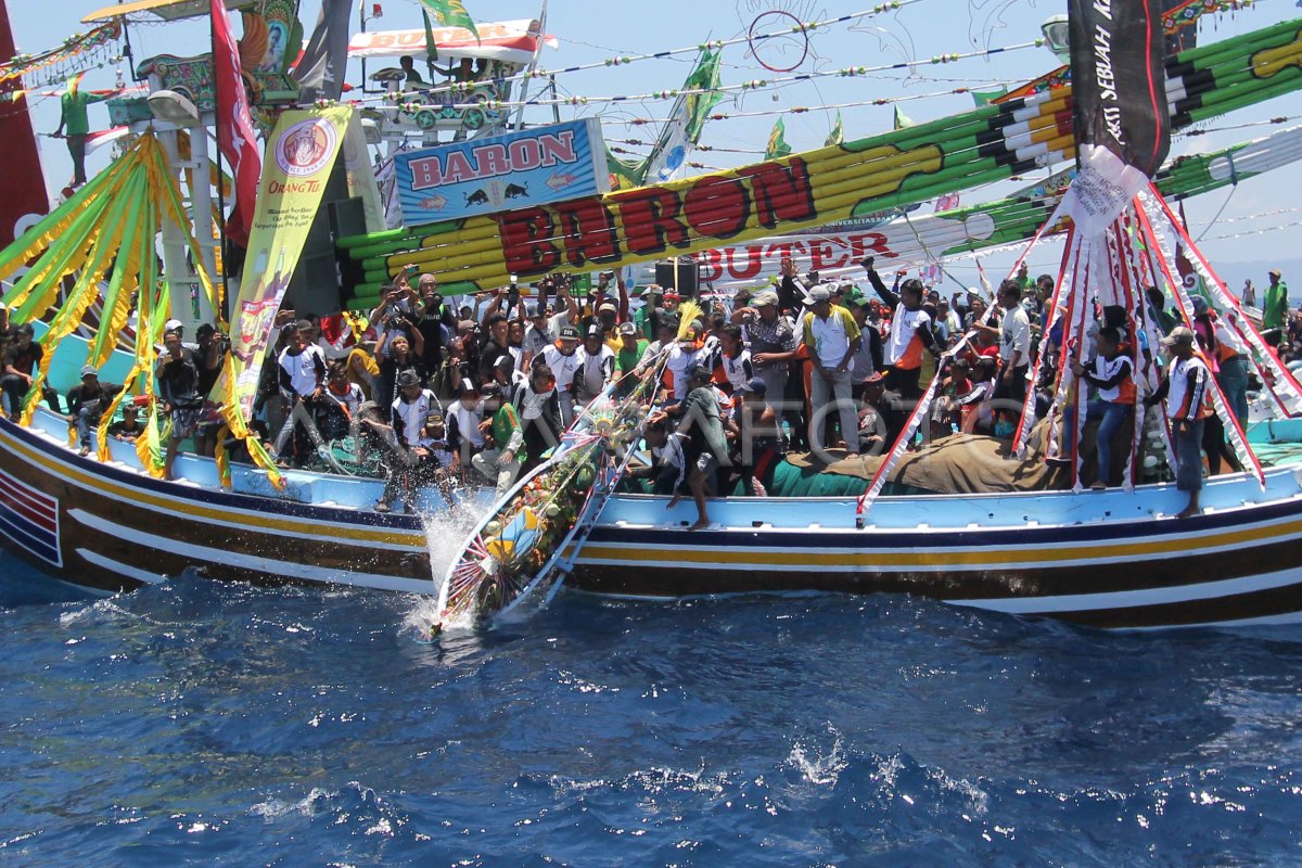 TRADISI RITUAL PETIK LAUT | ANTARA Foto TRADISI RITUAL PETIK LAUT | ANTARA Foto