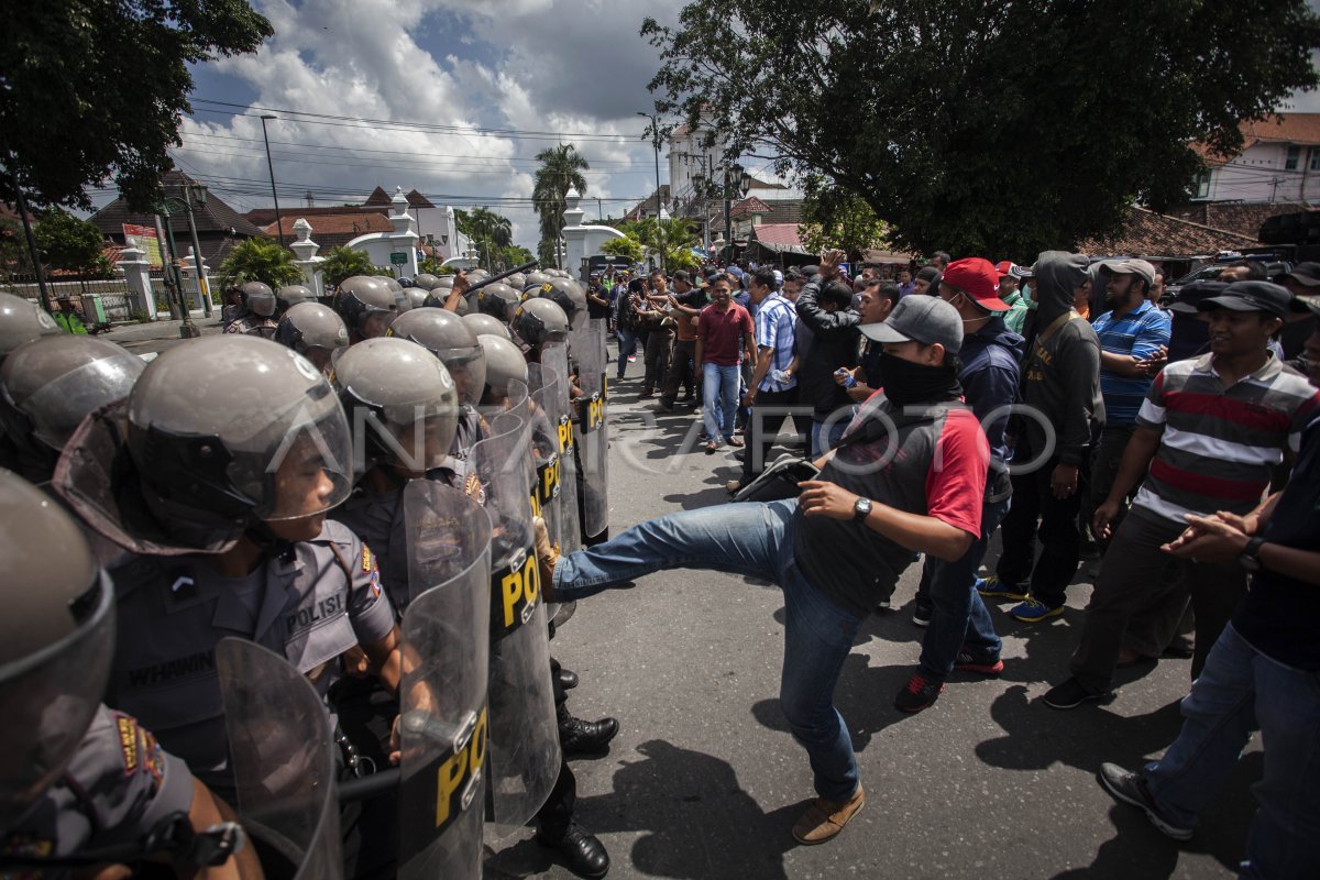LATIHAN PENGAMANAN PILKADA | ANTARA Foto