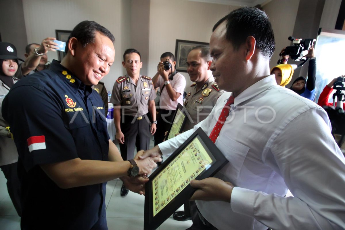 PENGHARGAAN PENGUNGKAPAN KASUS NARKOBA | ANTARA Foto