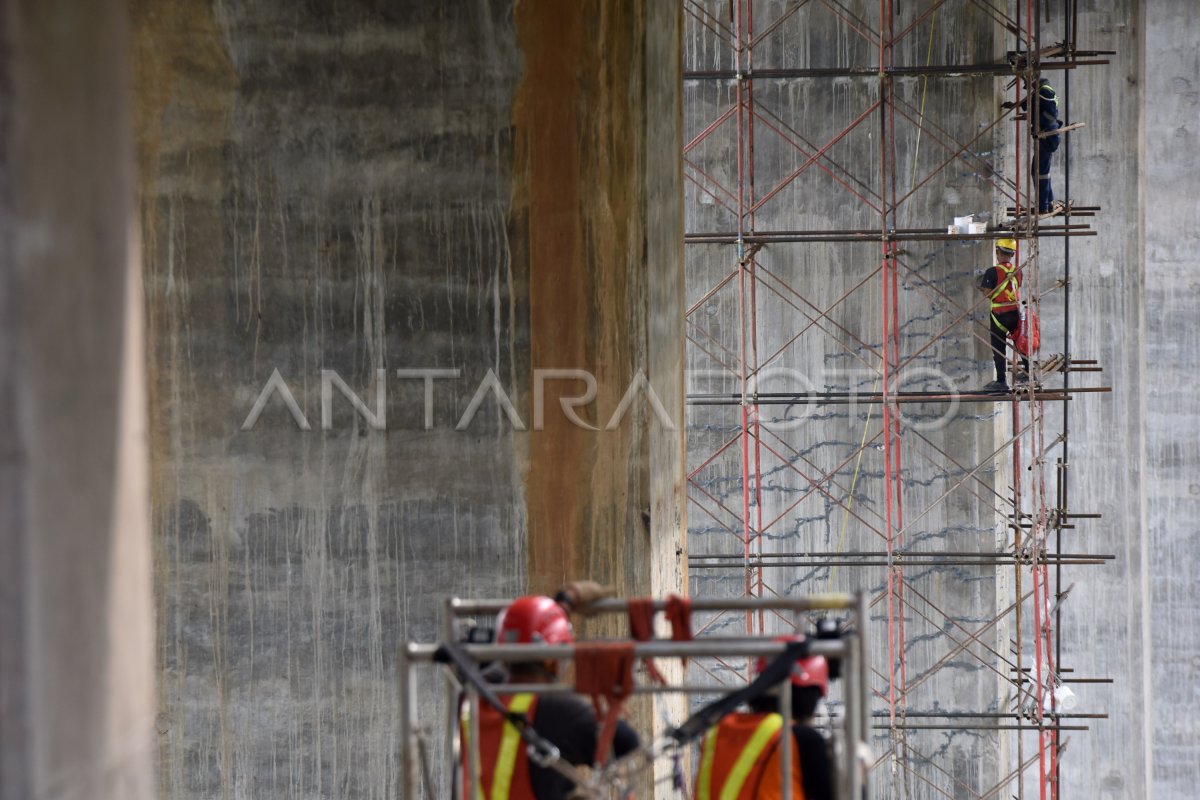 PERBAIKAN JEMBATAN CISOMANG | ANTARA Foto PERBAIKAN JEMBATAN CISOMANG | ANTARA Foto