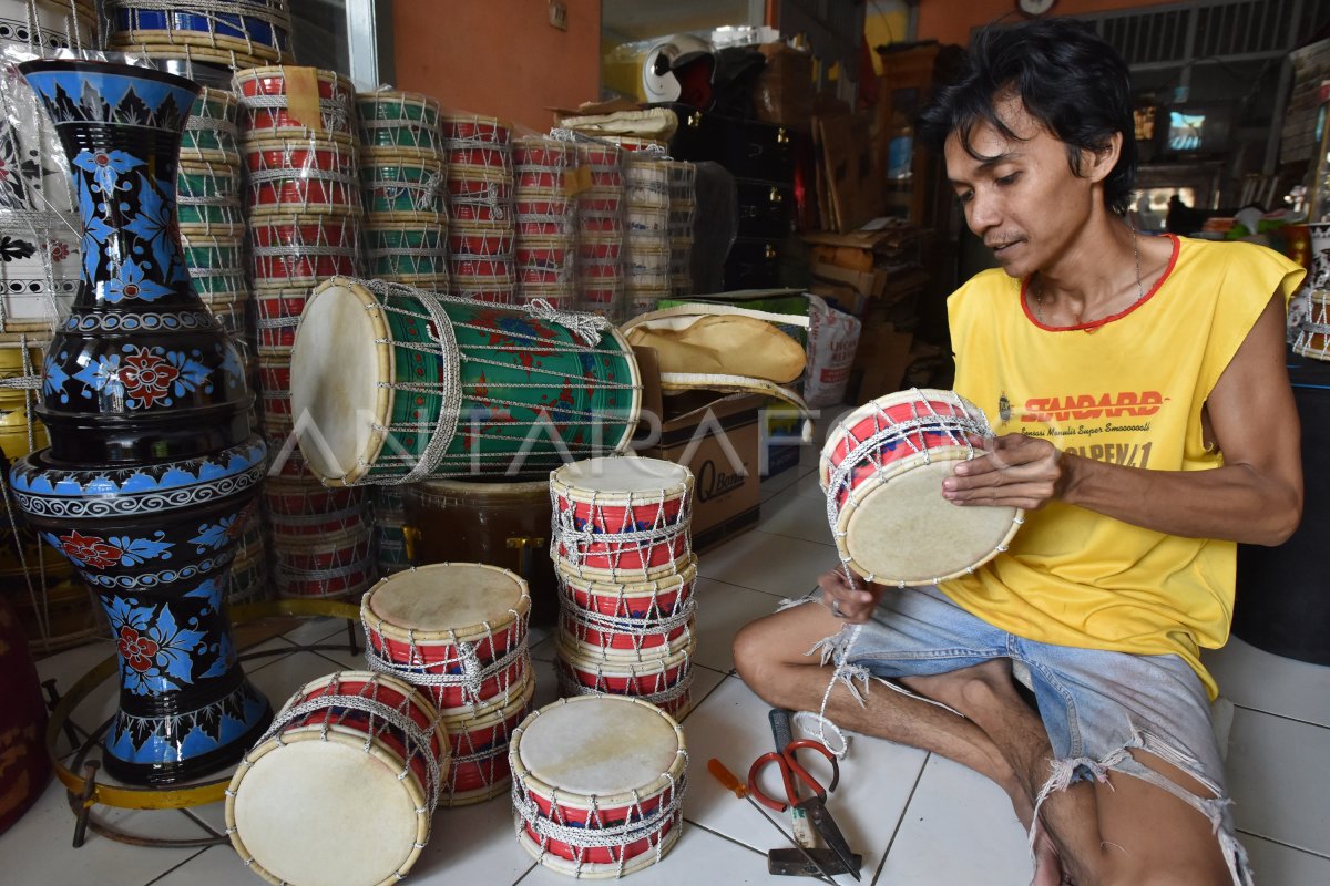 KERAJINAN ALAT MUSIK MARAWIS | ANTARA Foto KERAJINAN ALAT MUSIK MARAWIS | ANTARA Foto