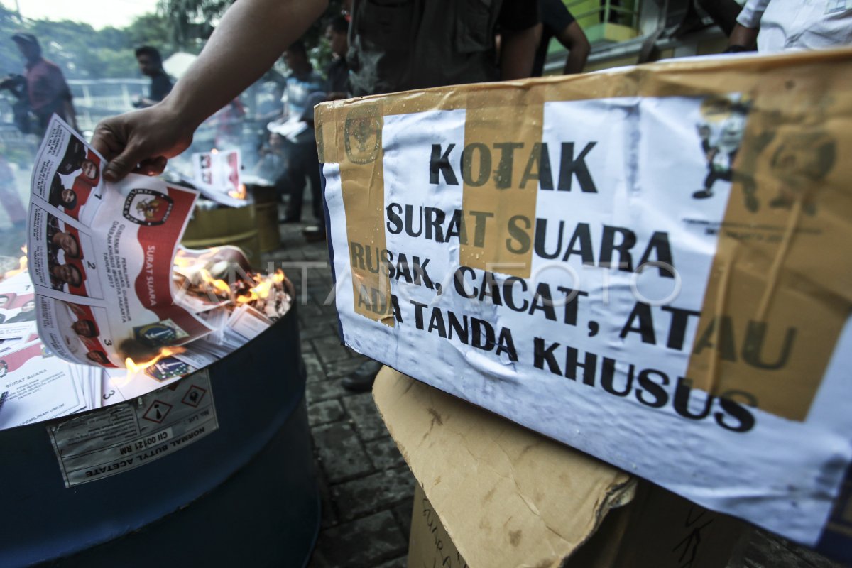 PEMUSNAHAN SURAT SUARA RUSAK | ANTARA Foto