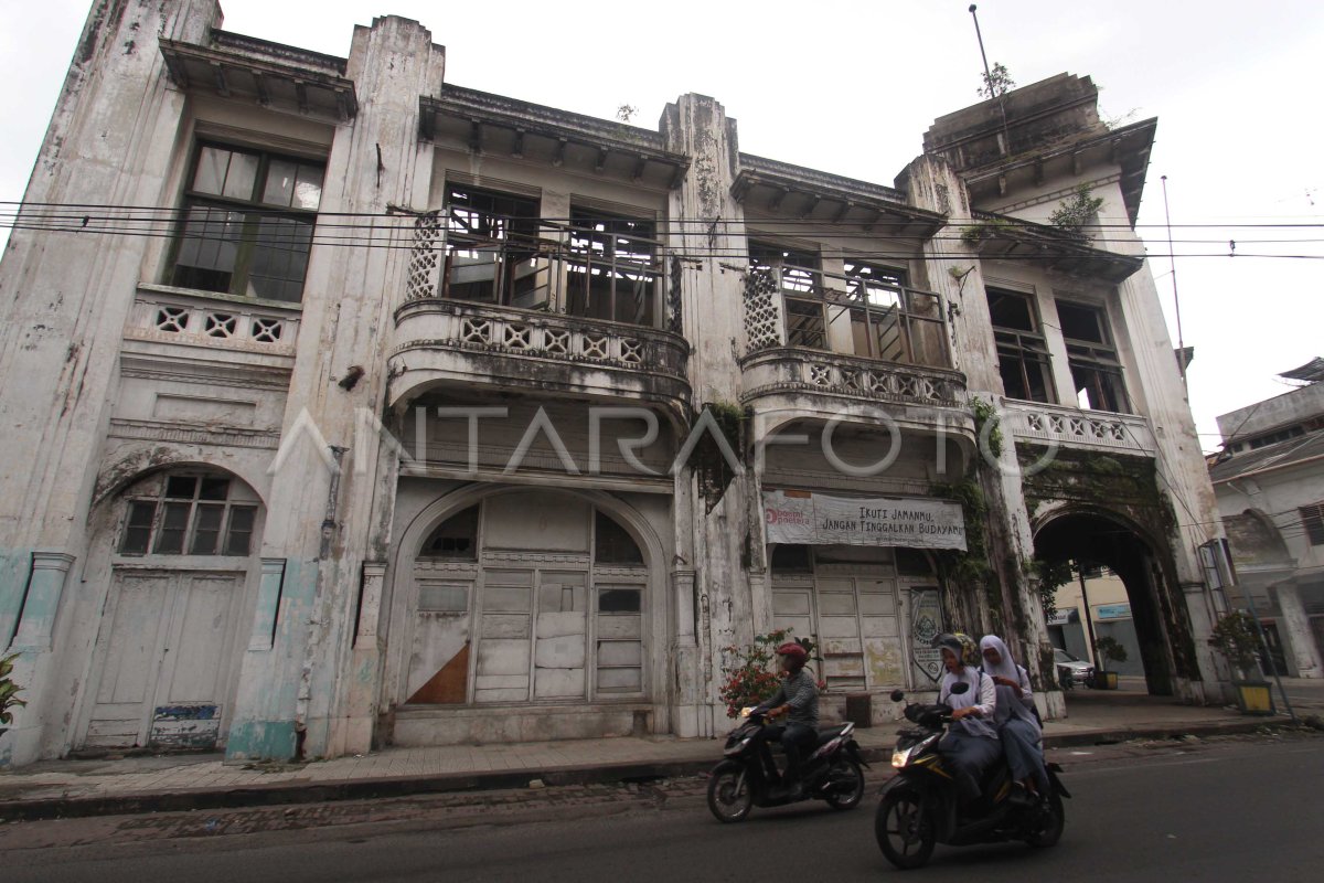BANGUNAN SEJARAH MEDAN TERBENGKALAI | ANTARA Foto BANGUNAN SEJARAH MEDAN TERBENGKALAI | ANTARA Foto