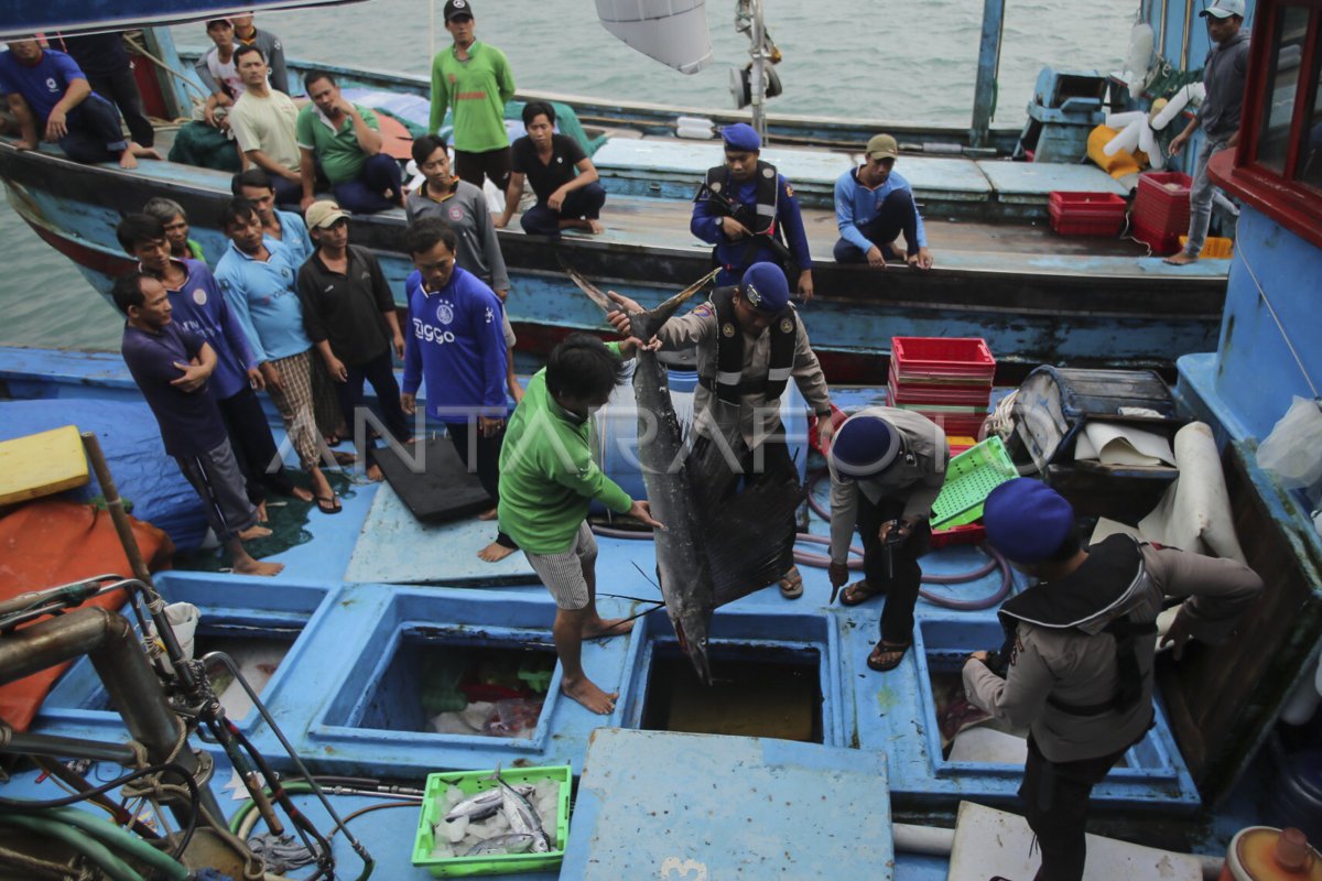 PENANGKAPAN KAPAL NELAYAN ASING | ANTARA Foto