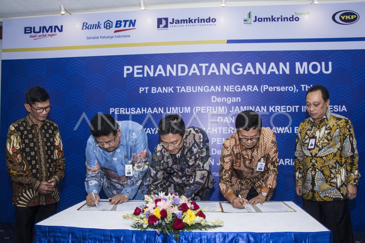 MOU OPTIMALISASI ASET KREDIT | ANTARA Foto