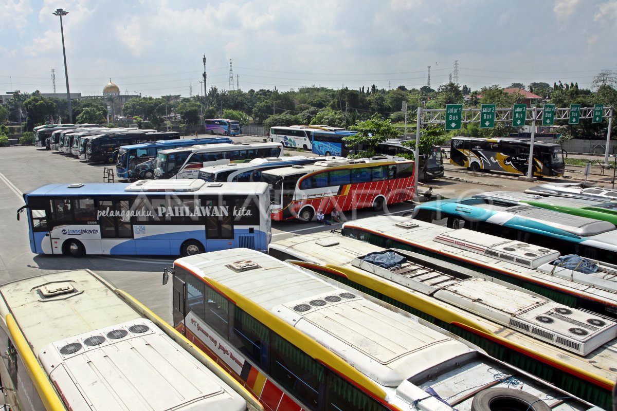 220 BUS TIDAK LAYAK JALAN | ANTARA Foto