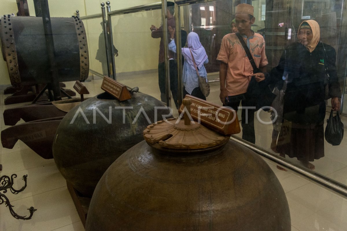 WISATA MUSEUM MASJID AGUNG DEMAK | ANTARA Foto WISATA MUSEUM MASJID AGUNG DEMAK | ANTARA Foto