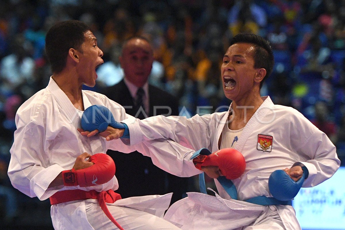 EMAS KARATE KUMITE PUTRA | ANTARA Foto EMAS KARATE KUMITE PUTRA | ANTARA Foto
