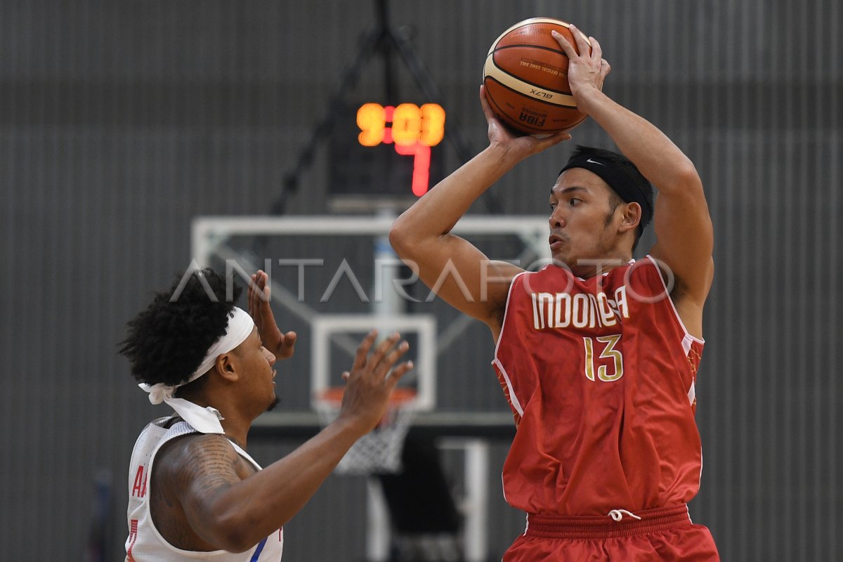 PERAK BOLA BASKET PUTRA | ANTARA Foto