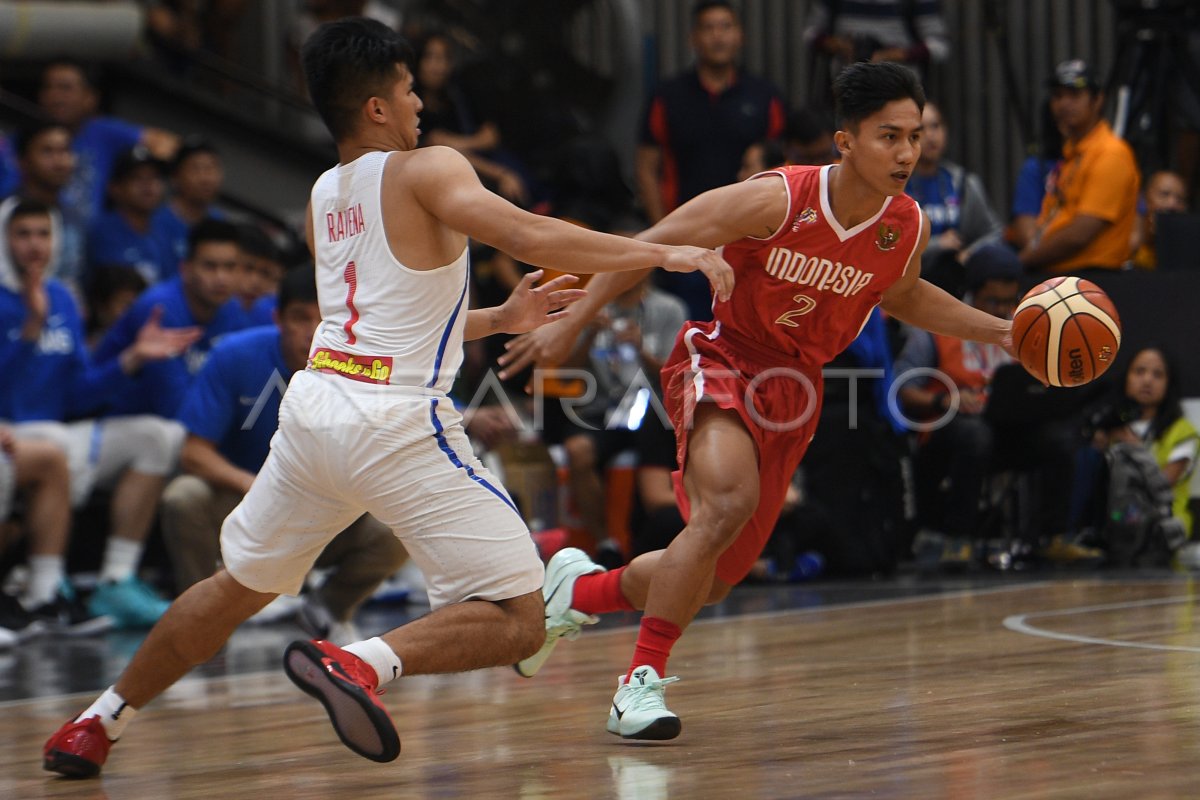 PERAK BOLA BASKET PUTRA | ANTARA Foto