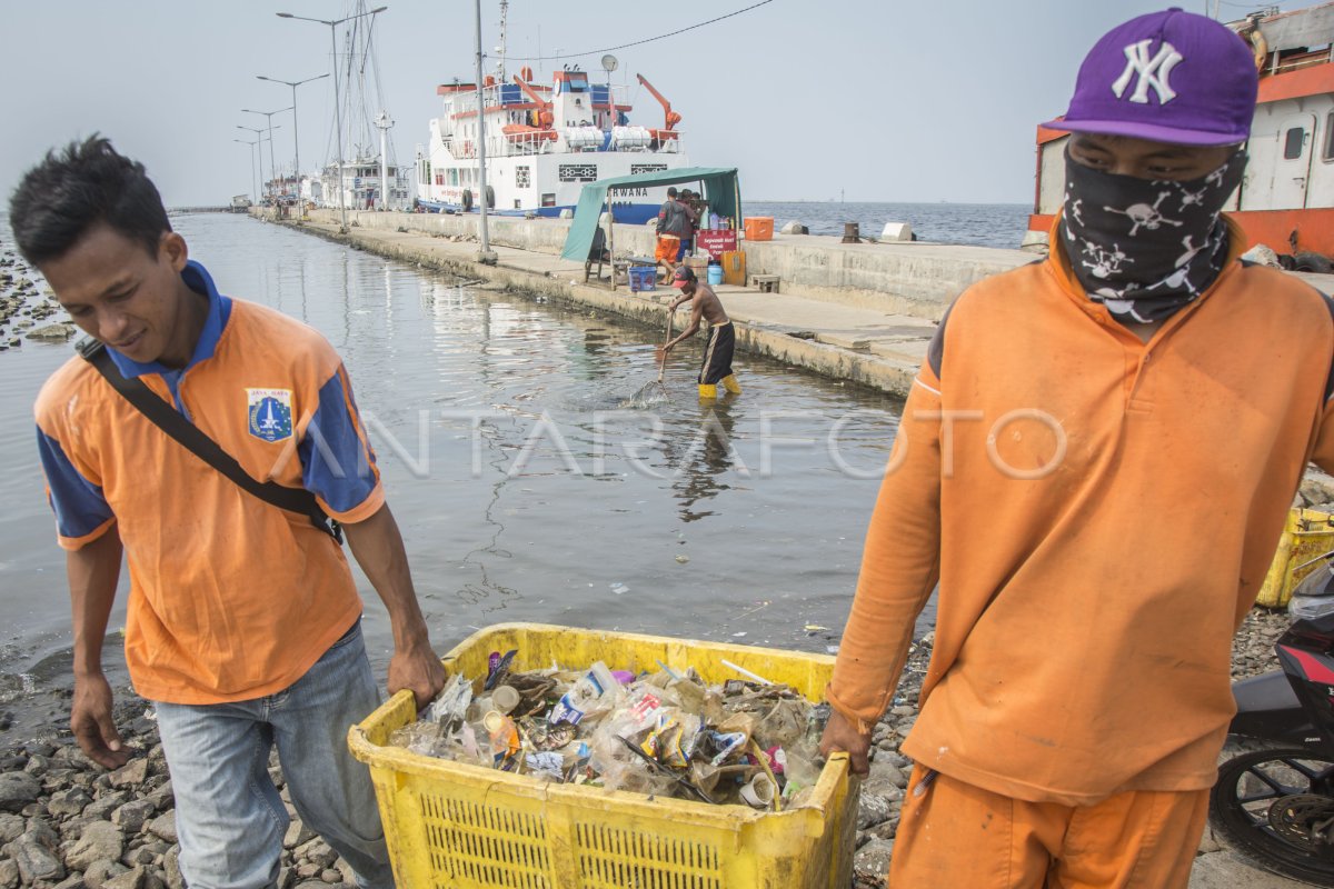 SAMPAH PESISIR JAKARTA | ANTARA Foto SAMPAH PESISIR JAKARTA | ANTARA Foto