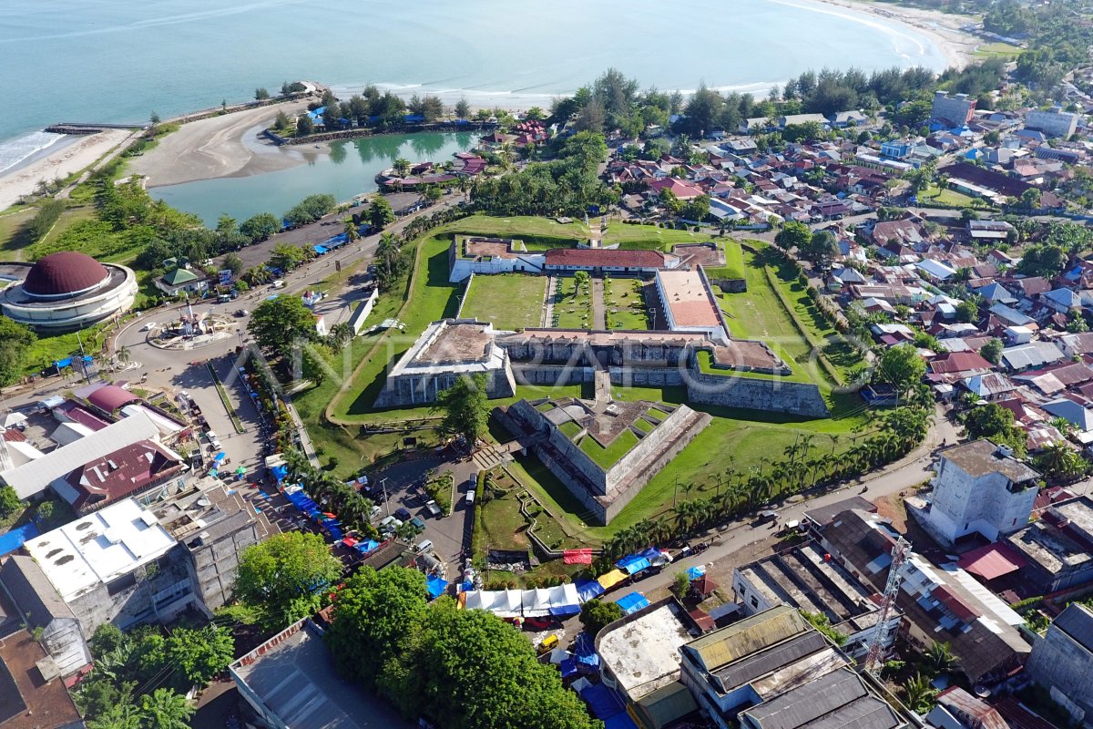 BENTENG TERBESAR PENINGGALAN INGGRIS | ANTARA Foto BENTENG TERBESAR PENINGGALAN INGGRIS | ANTARA Foto