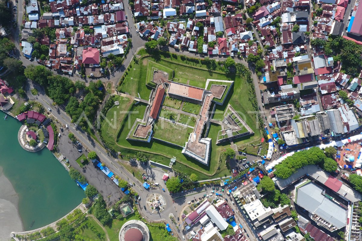 BENTENG TERBESAR PENINGGALAN INGGRIS | ANTARA Foto BENTENG TERBESAR PENINGGALAN INGGRIS | ANTARA Foto