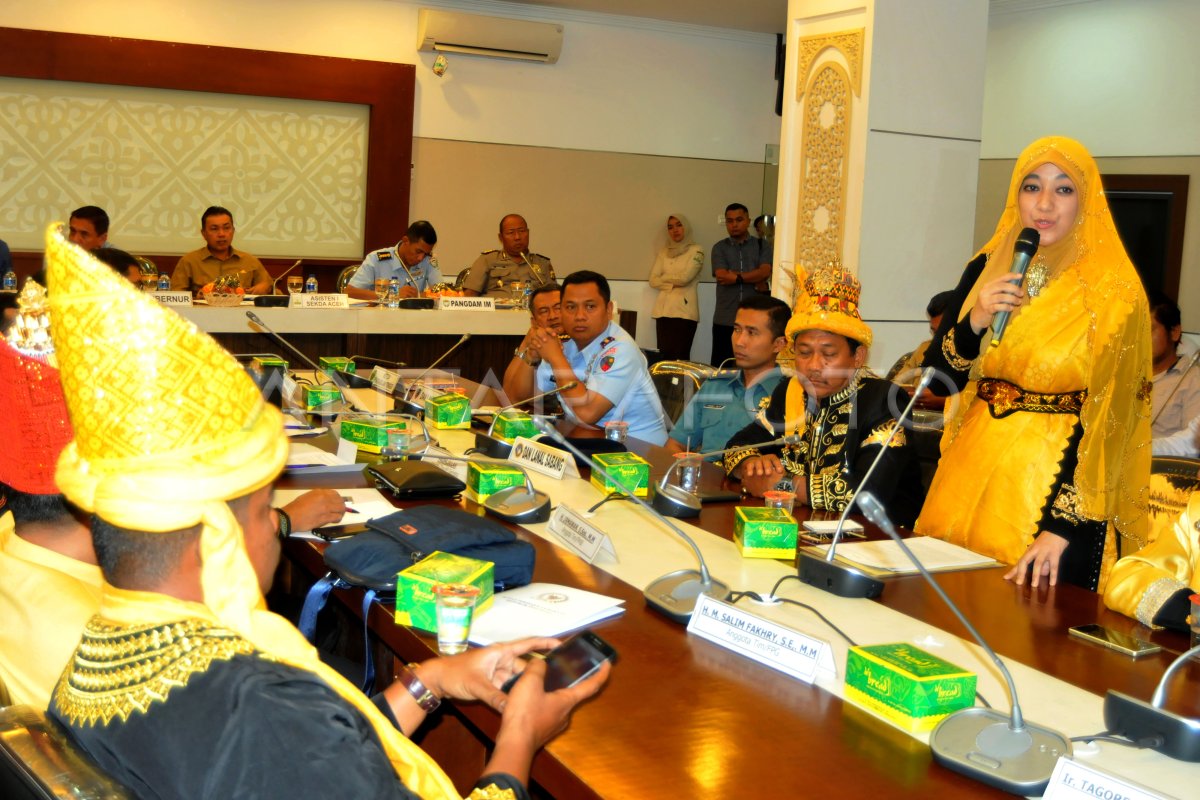 PEWARIS MINTA PENGHENTIAN PROYEK IPAL | ANTARA Foto PEWARIS MINTA PENGHENTIAN PROYEK IPAL | ANTARA Foto
