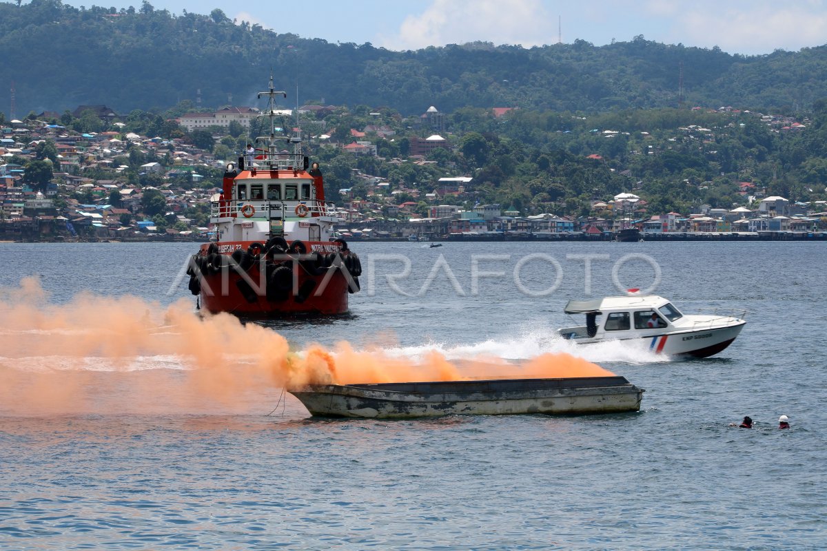 SIMULASI PENGAMANAN TERMINAL KHUSUS MIGAS | ANTARA Foto SIMULASI PENGAMANAN TERMINAL KHUSUS MIGAS | ANTARA Foto