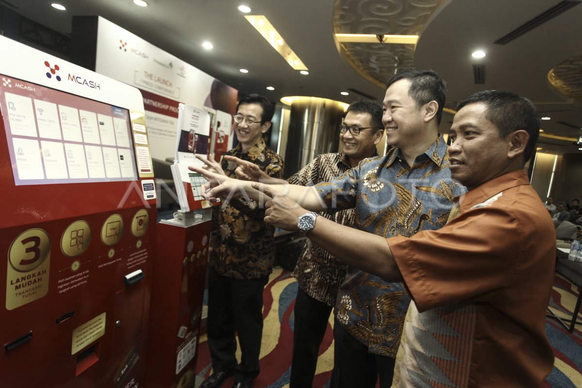 KERJASAMA PERMATABANK DENGAN MCASH | ANTARA Foto