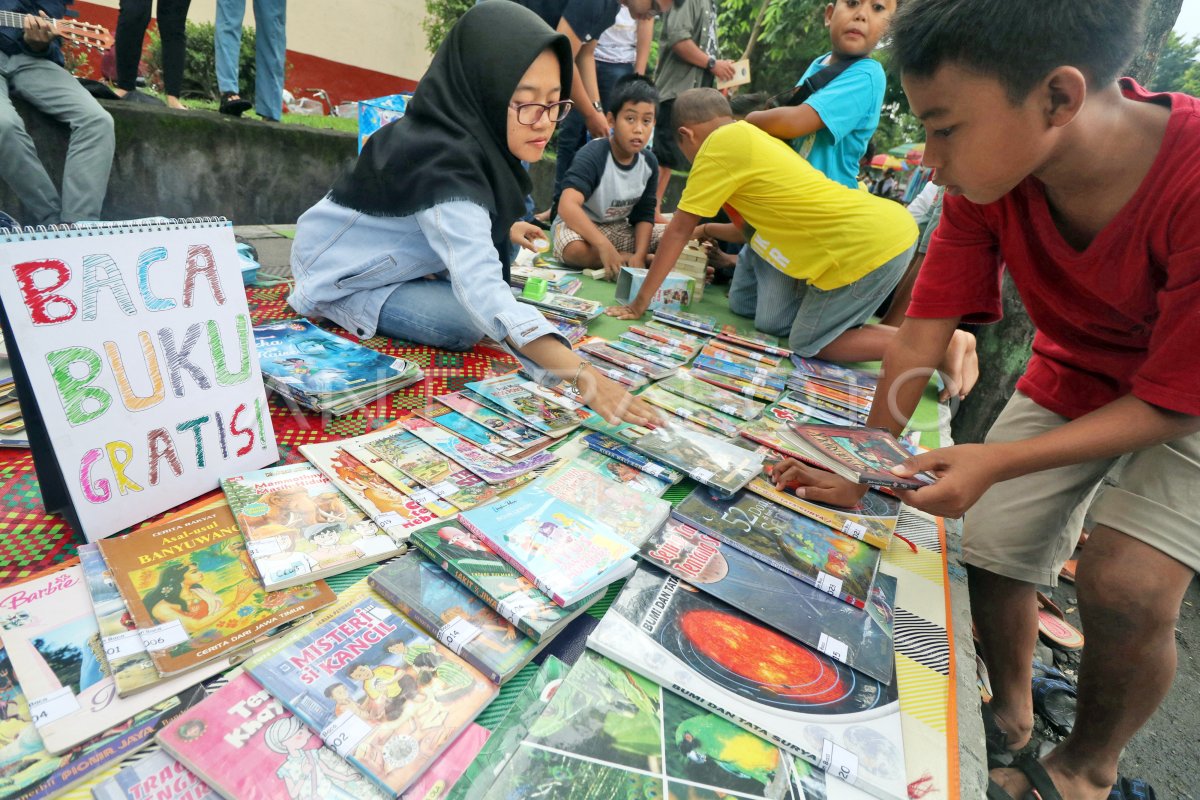 KOMUNITAS BACA BUKU | ANTARA Foto