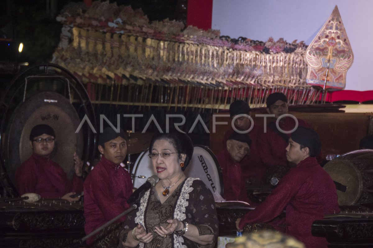 PERTUNJUKAN WAYANG KULIT HUT PDIP | ANTARA Foto PERTUNJUKAN WAYANG KULIT HUT PDIP | ANTARA Foto