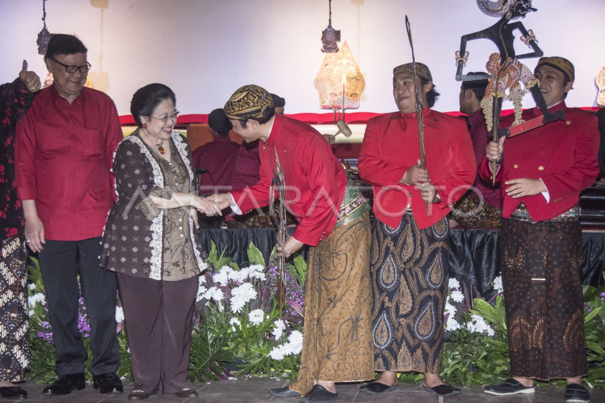 PERTUNJUKAN WAYANG KULIT HUT PDIP | ANTARA Foto PERTUNJUKAN WAYANG KULIT HUT PDIP | ANTARA Foto