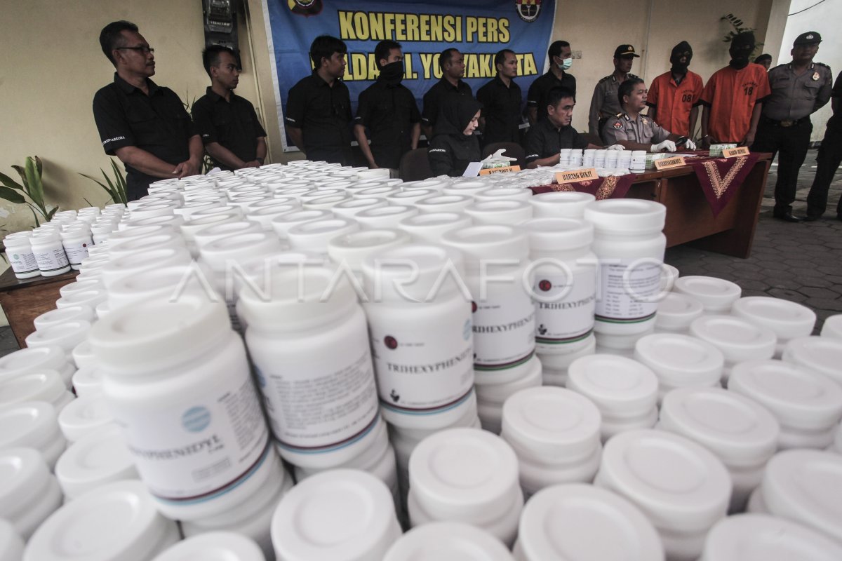 UNGKAP PEREDARAN OBAT KERAS ILEGAL | ANTARA Foto
