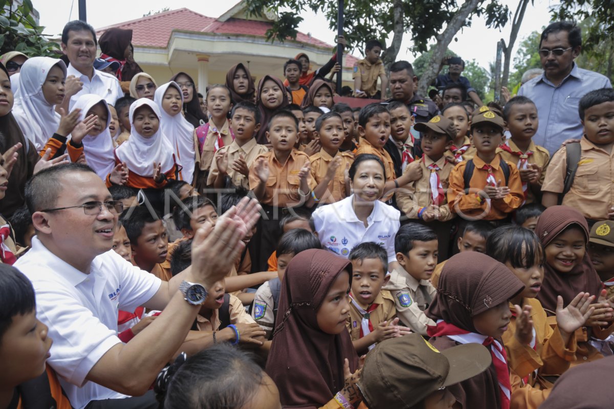 PROGRAM PADAT KARYA TUNAI | ANTARA Foto PROGRAM PADAT KARYA TUNAI | ANTARA Foto