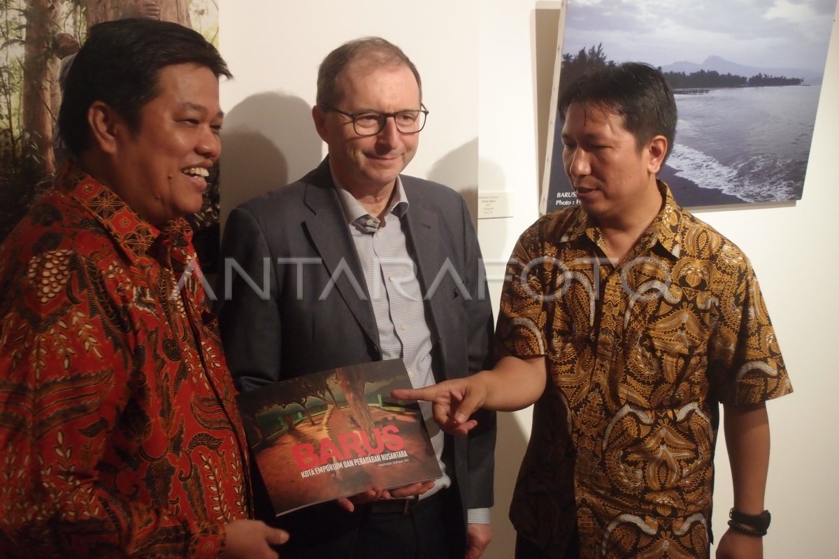 PELUNCURAN BUKU FOTO TENTANG BARUS | ANTARA Foto
