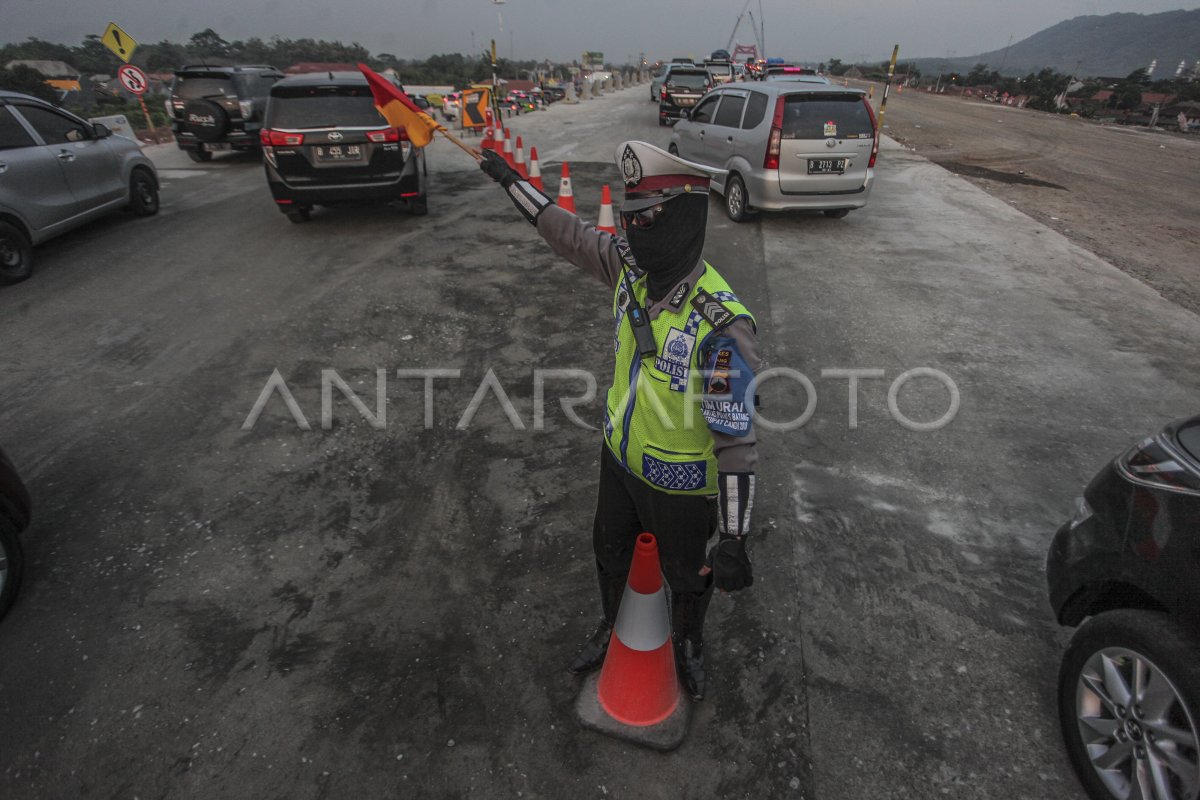 KEMACETAN ARUS MUDIK KALIKUTO | ANTARA Foto KEMACETAN ARUS MUDIK KALIKUTO | ANTARA Foto