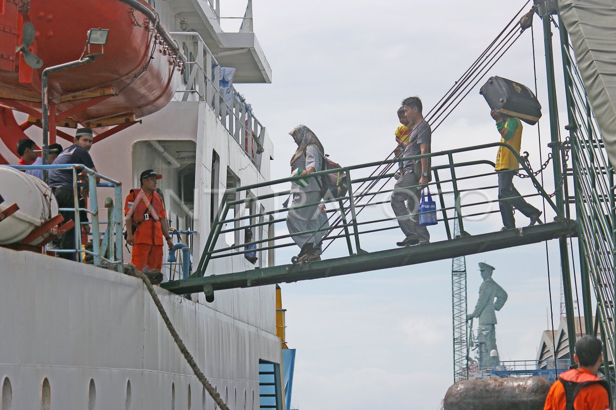 ARUS BALIK PELABUHAN TANJUNG PERAK | ANTARA Foto