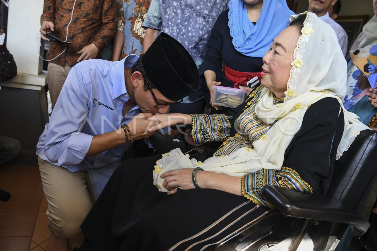 SANDIAGA KUNJUNGI KELUARGA GUS DUR | ANTARA Foto SANDIAGA KUNJUNGI KELUARGA GUS DUR | ANTARA Foto