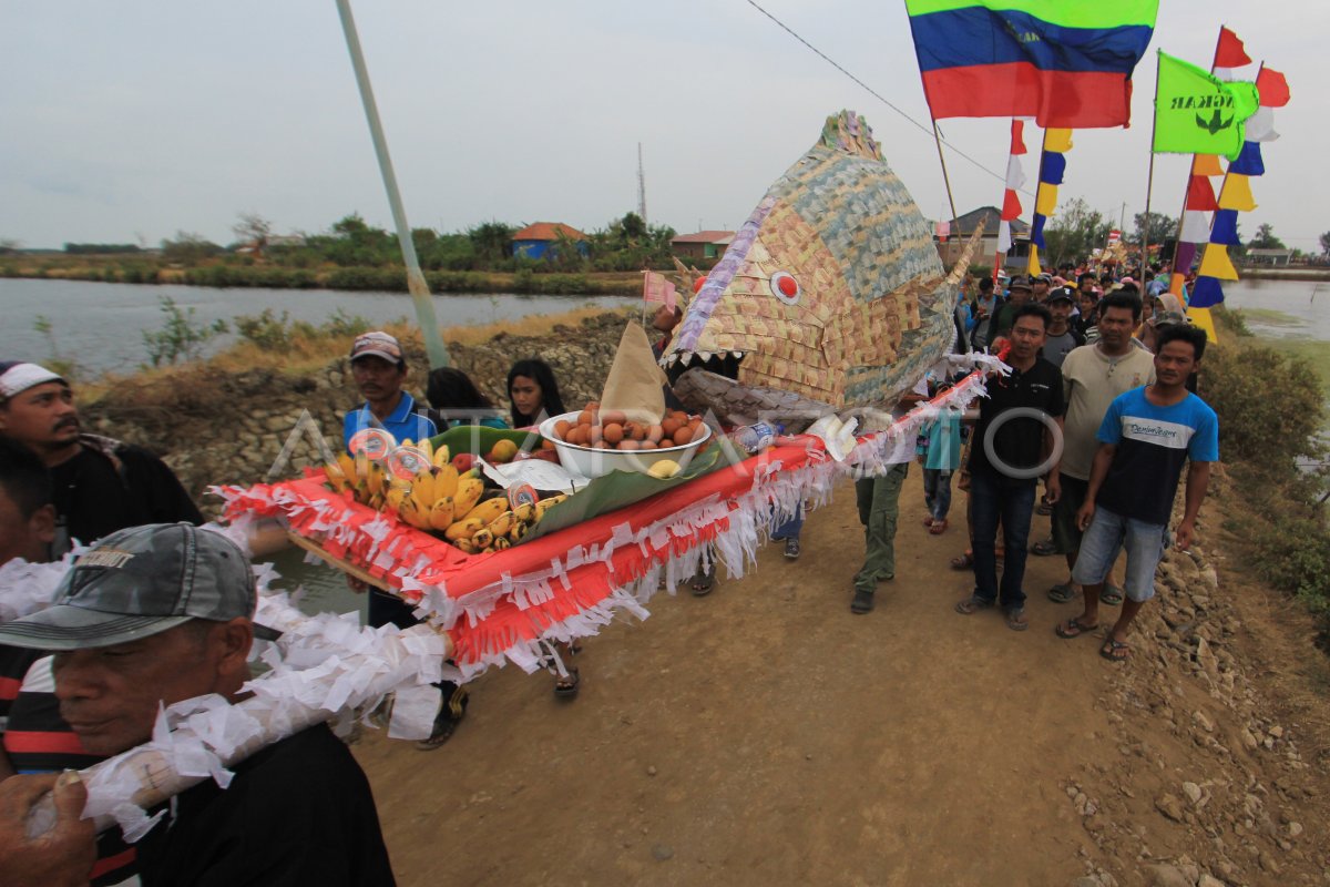 TRADISI NGUNJUNG LELUHUR | ANTARA Foto TRADISI NGUNJUNG LELUHUR | ANTARA Foto