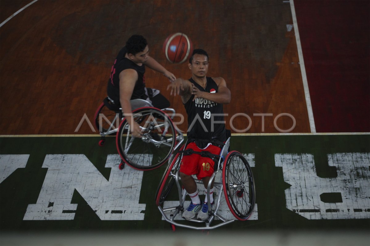 LATIHAN ATLET WHEELCHAIR BASKETBALL INDONESIA | ANTARA Foto