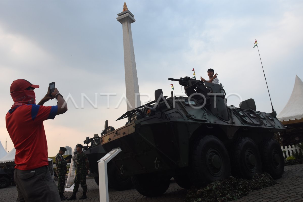 PEMBUKAAN PAMERAN ALUTSISTA TNI | ANTARA Foto