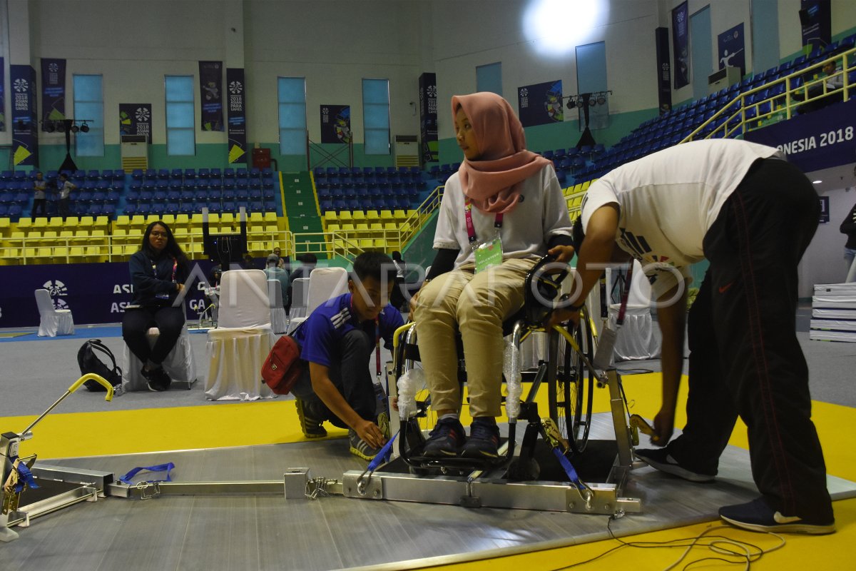 SIMULASI PERTANDINGAN ANGGAR KURSI RODA | ANTARA Foto