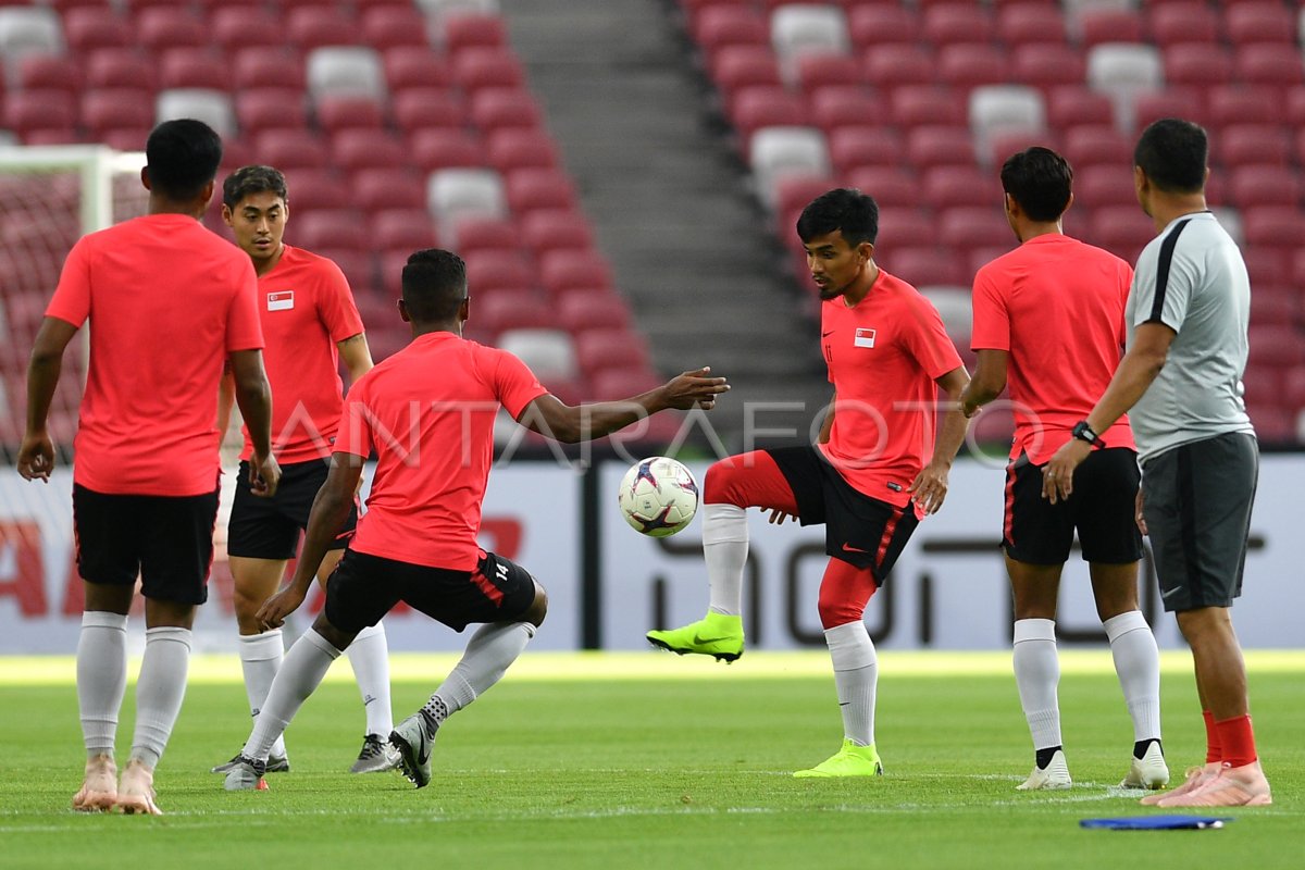 LATIHAN TIMNAS SINGAPURA | ANTARA Foto LATIHAN TIMNAS SINGAPURA | ANTARA Foto