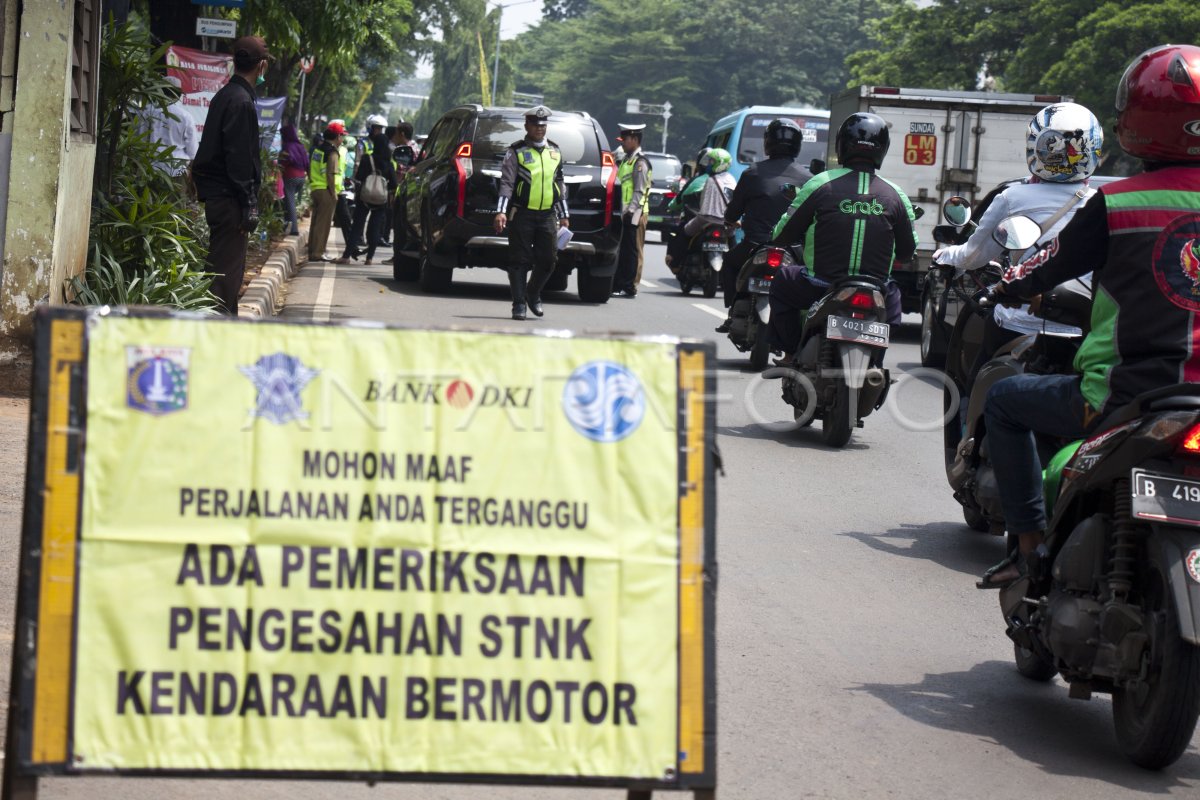 RAZIA PAJAK KENDARAAN BERMOTOR | ANTARA Foto