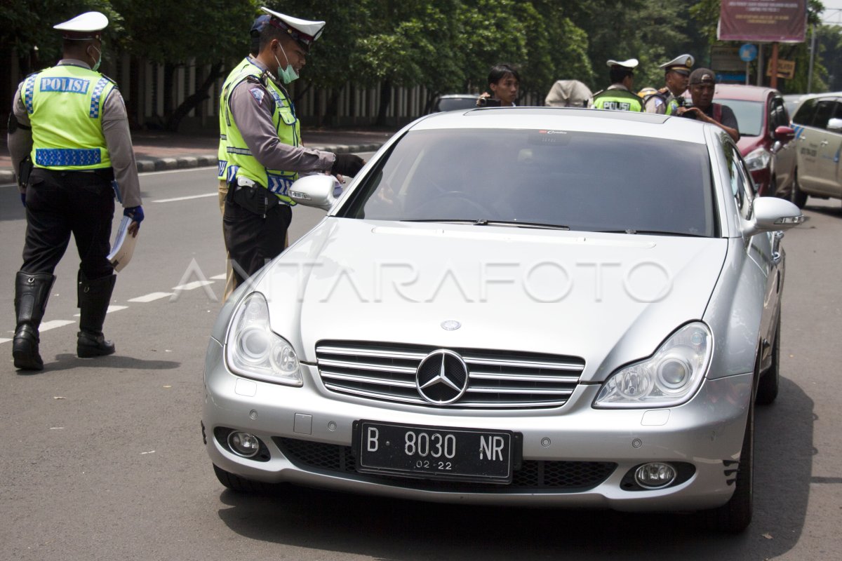 RAZIA PAJAK KENDARAAN BERMOTOR | ANTARA Foto