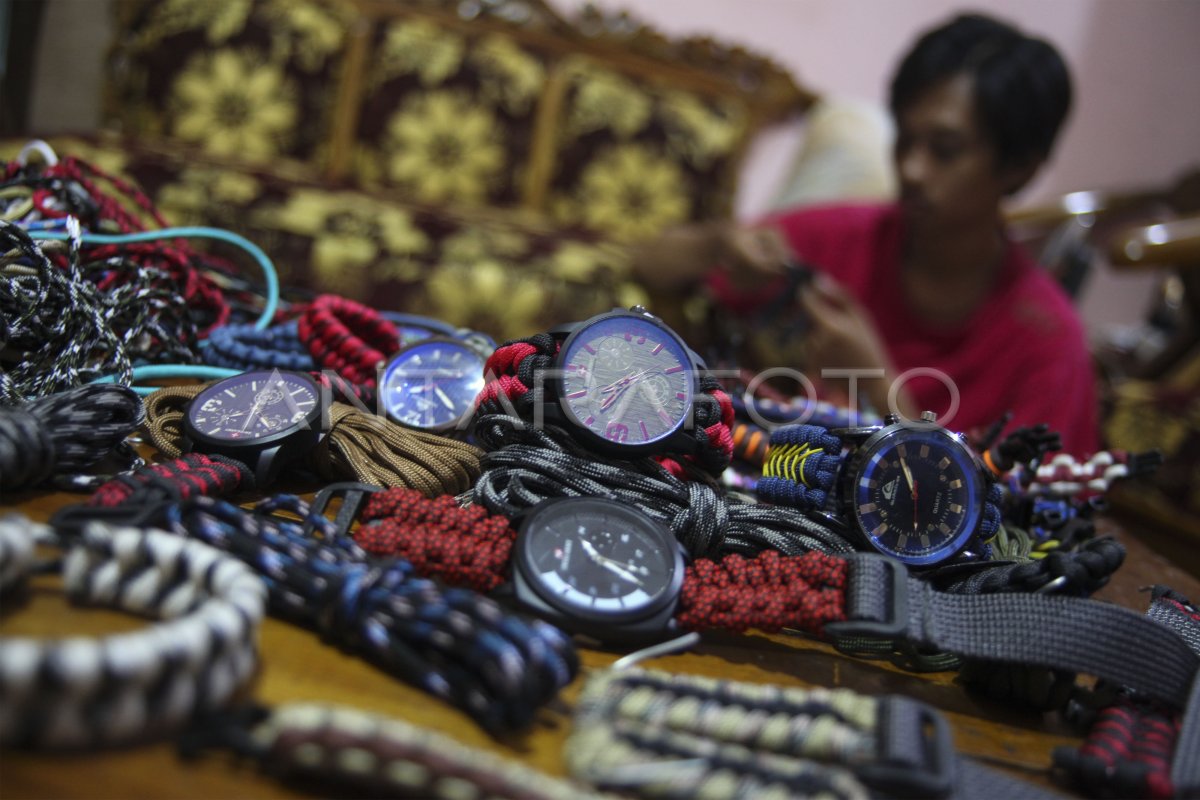 JAM TANGAN TALI PARACORD | ANTARA Foto JAM TANGAN TALI PARACORD | ANTARA Foto