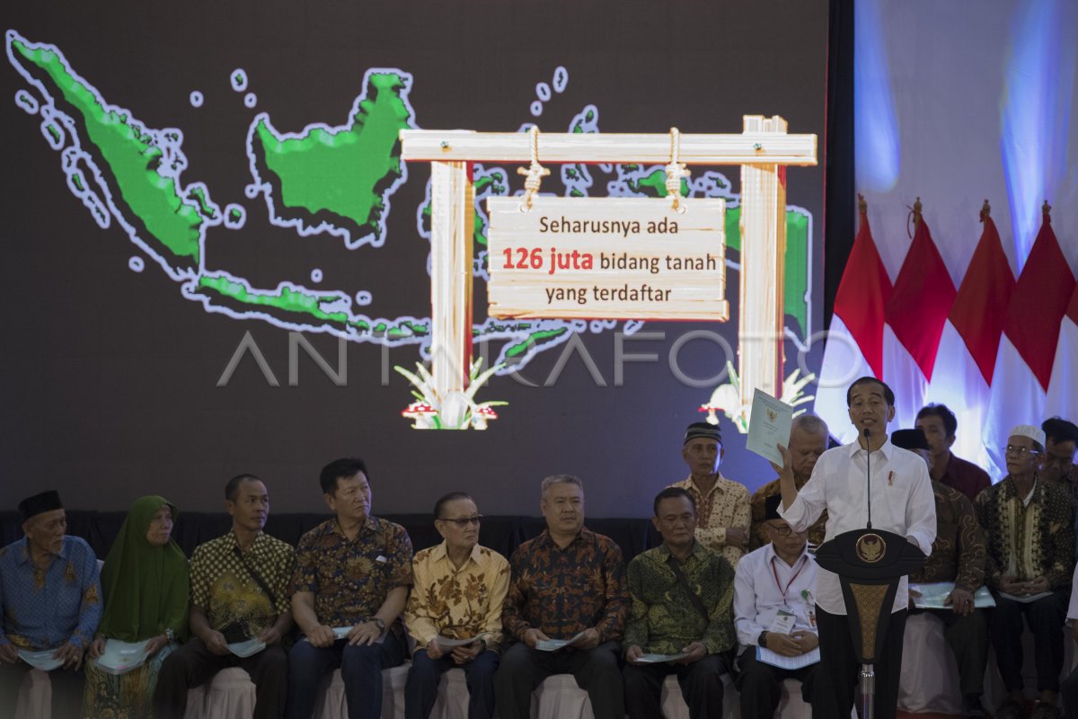 PRESIDEN SERAHKAN SERTIFIKAT TANAH | ANTARA Foto PRESIDEN SERAHKAN SERTIFIKAT TANAH | ANTARA Foto