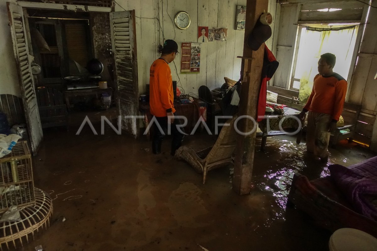 Banjir Akibat Curah Hujan Ekstrem Di Cilacap Antara Foto