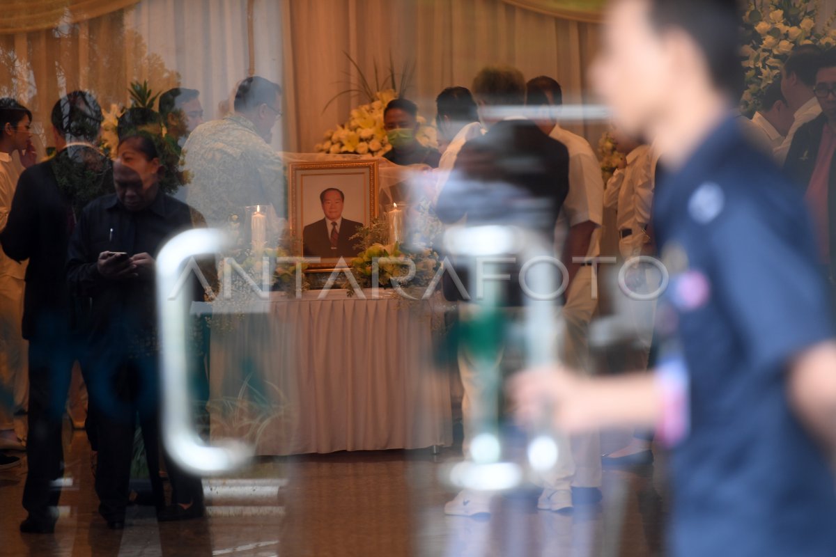 EKA TJIPTA WIDJAJA MENINGGAL | ANTARA Foto EKA TJIPTA WIDJAJA MENINGGAL | ANTARA Foto