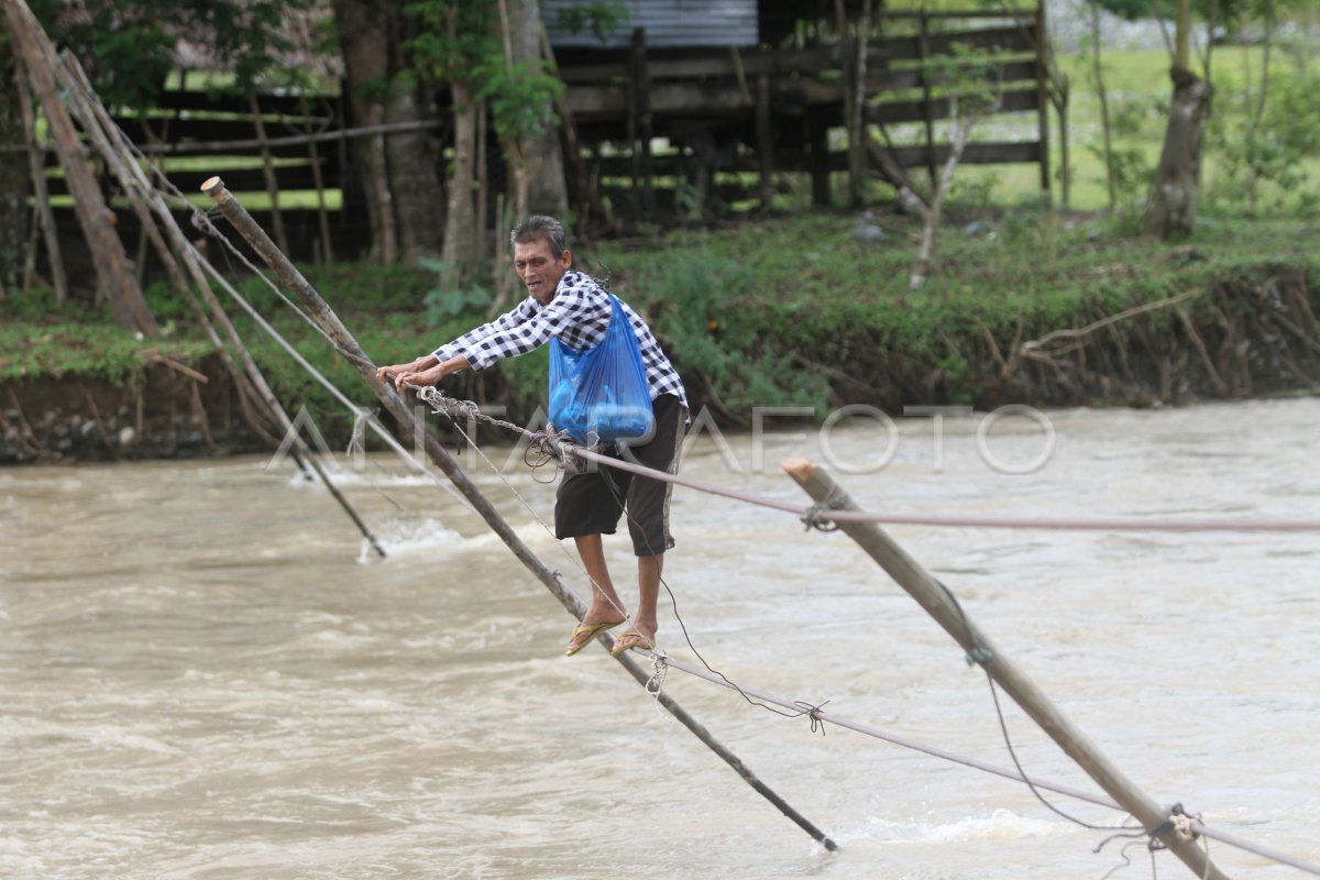 JEMBATAN TALI DI PEDALAMAN ACEH | ANTARA Foto