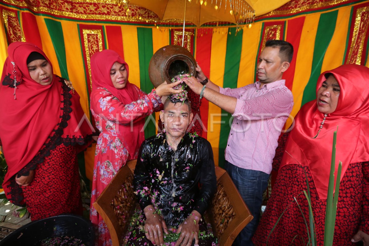 TRADISI MANOE PUCOK ACEH | ANTARA Foto TRADISI MANOE PUCOK ACEH | ANTARA Foto