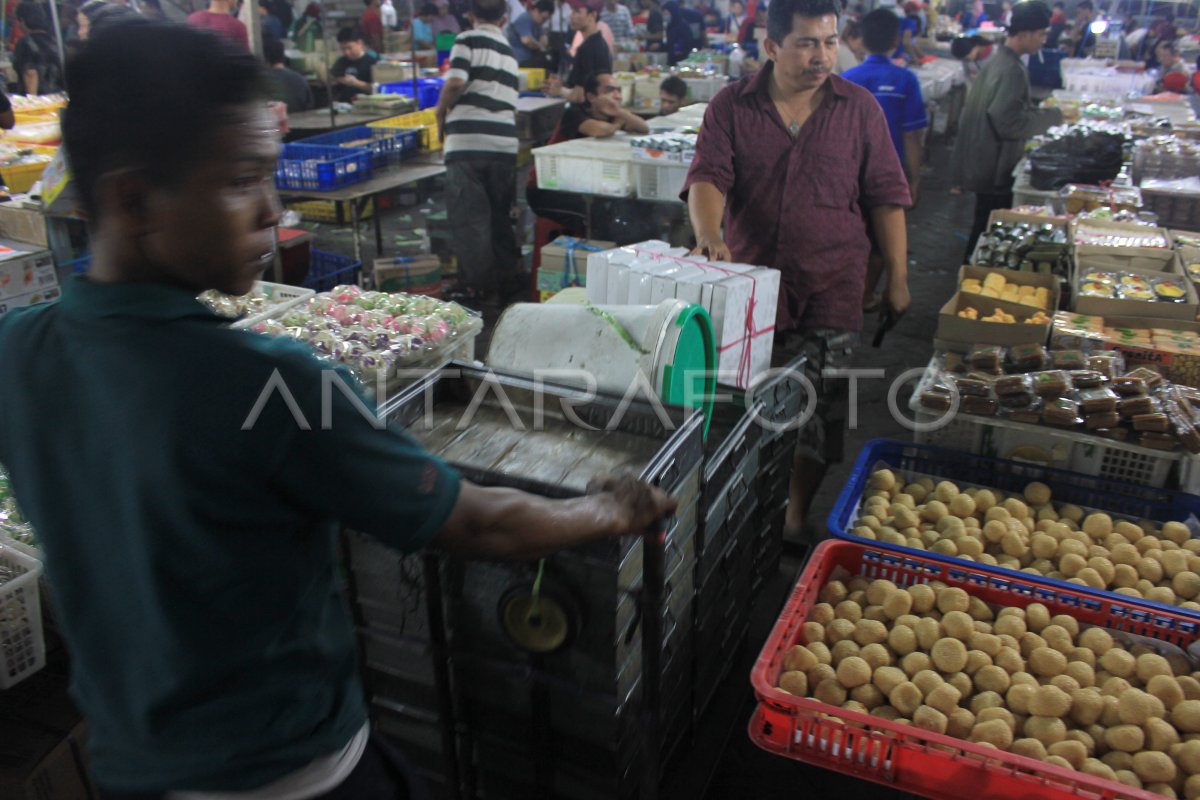 PASAR KUE SUBUH SENEN | ANTARA Foto PASAR KUE SUBUH SENEN | ANTARA Foto