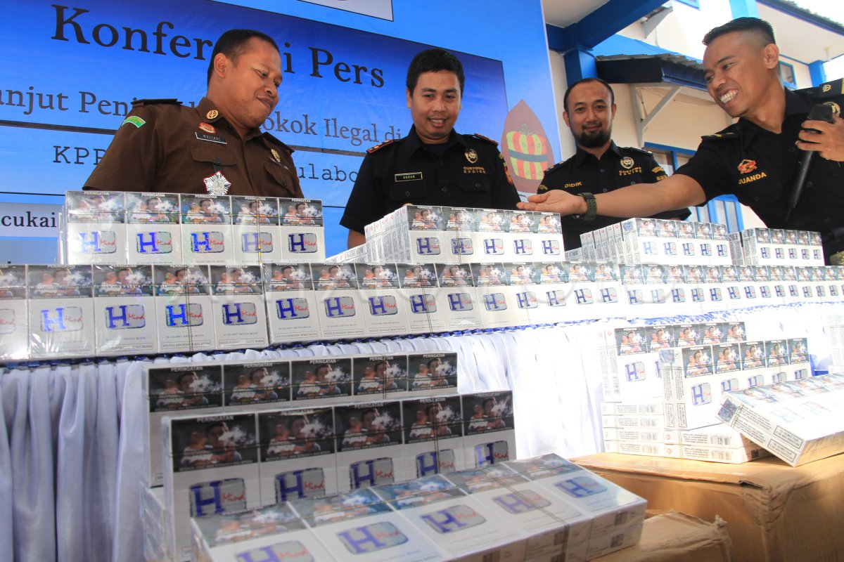 RILIS PENGUNGKAPAN ROKOK ILEGAL DI ACEH | ANTARA Foto