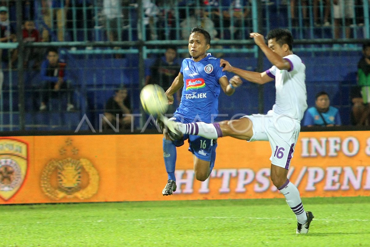 AREMA FC MENANG ATAS PERSITA TANGERANG | ANTARA Foto AREMA FC MENANG ATAS PERSITA TANGERANG | ANTARA Foto