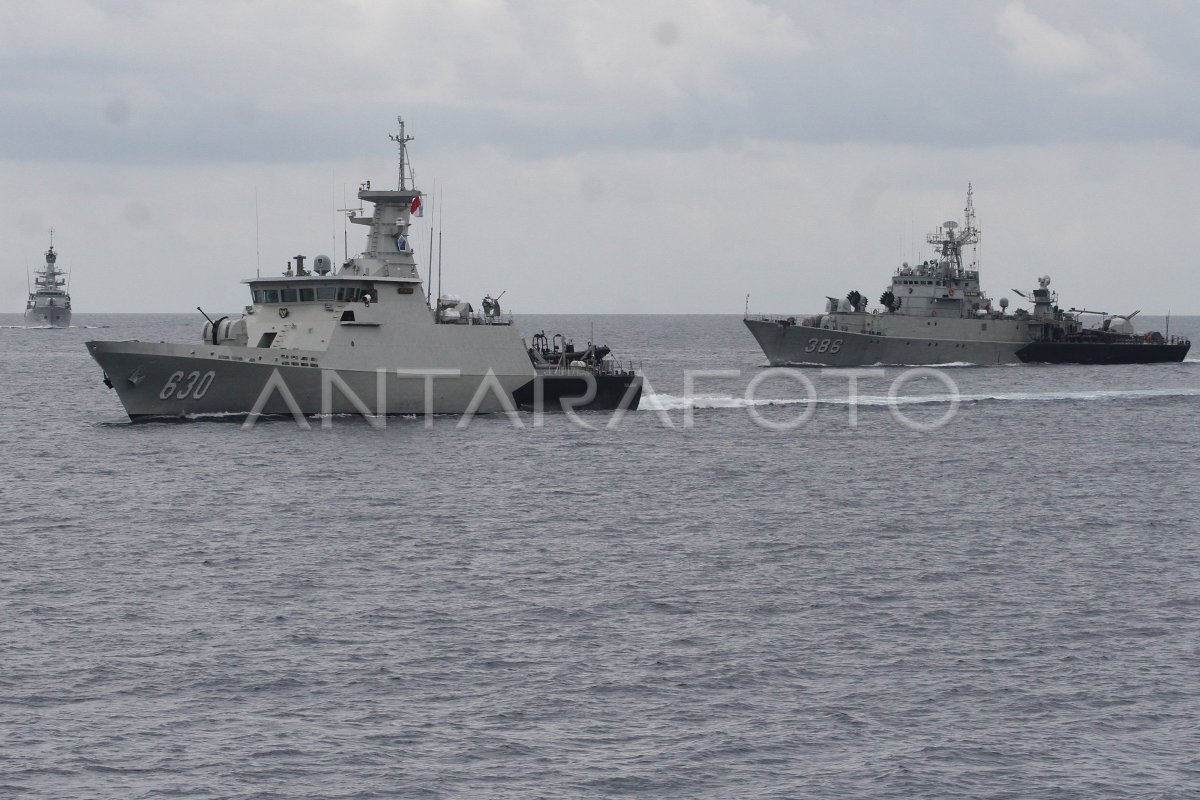 LATIHAN GLAGASPUR KAPAL PERANG | ANTARA Foto