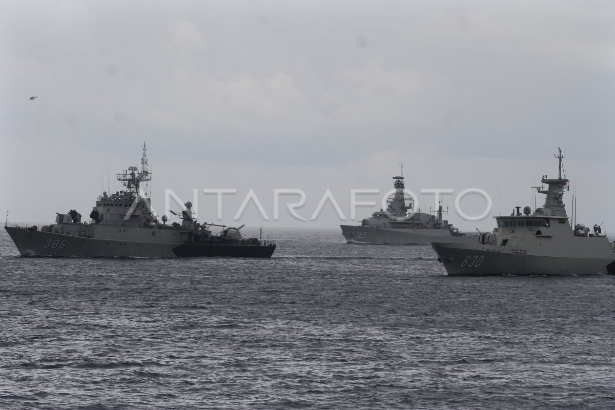 LATIHAN GLAGASPUR KAPAL PERANG | ANTARA Foto