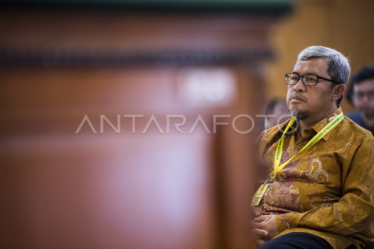 MANTAN GUBERNUR DAN WAGUB JABAR BERSAKSI DI TIPIKOR | ANTARA Foto