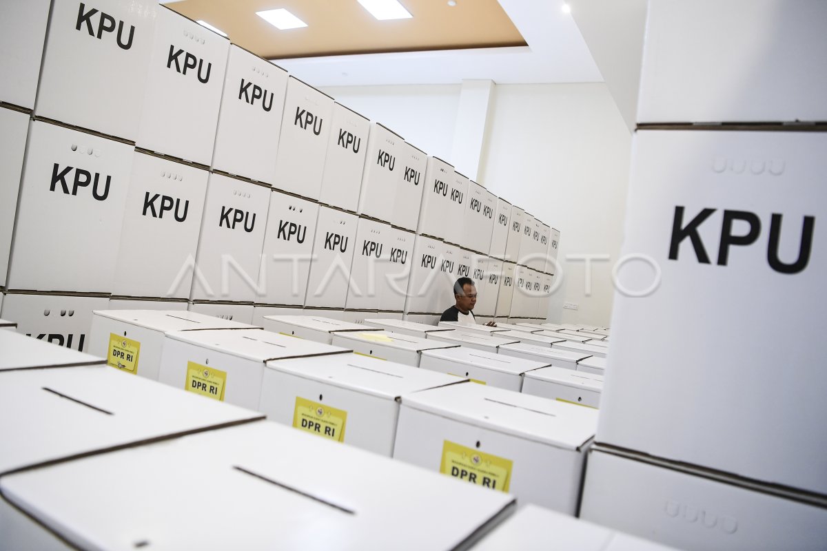 PENDISTRIBUSIAN LOGISTIK PEMILU | ANTARA Foto PENDISTRIBUSIAN LOGISTIK PEMILU | ANTARA Foto